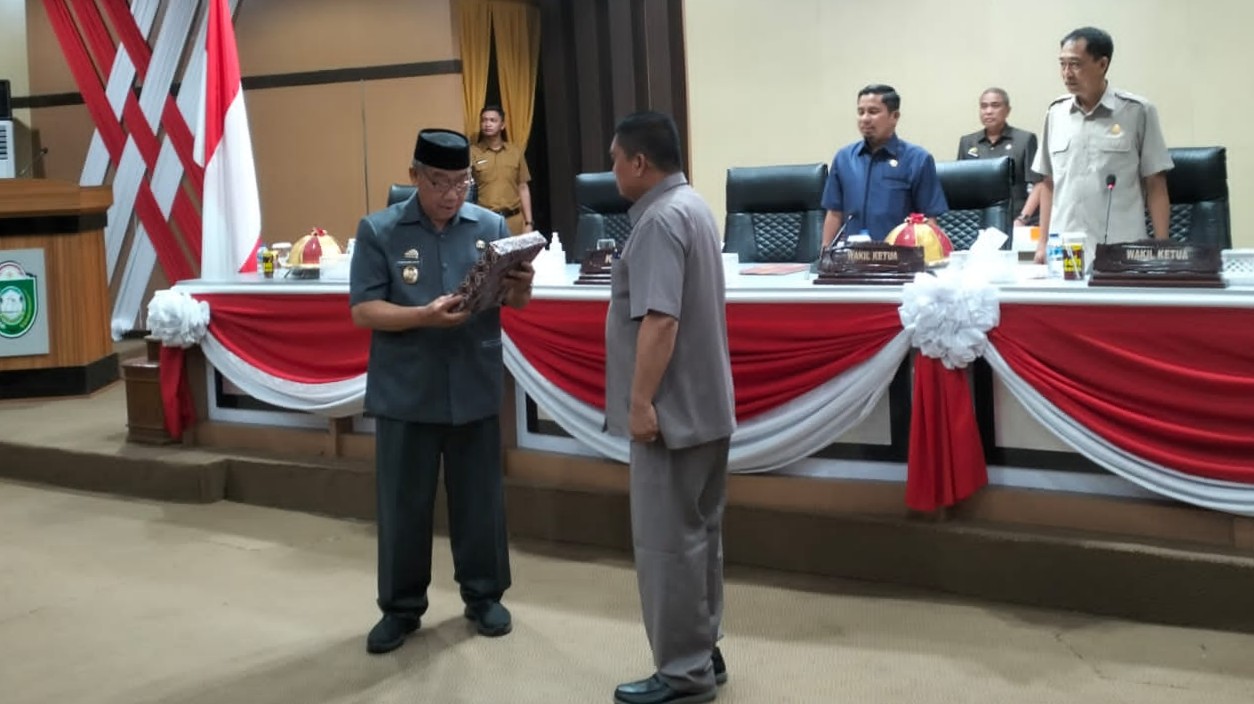 Pimpinan DPRD Terima KUA APBD dan PPAS Parepare 2024 - delik.id